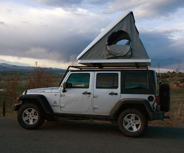 Luxurious Triangle Roof Top Tent Hard Shell One Side Open Rain Resistant